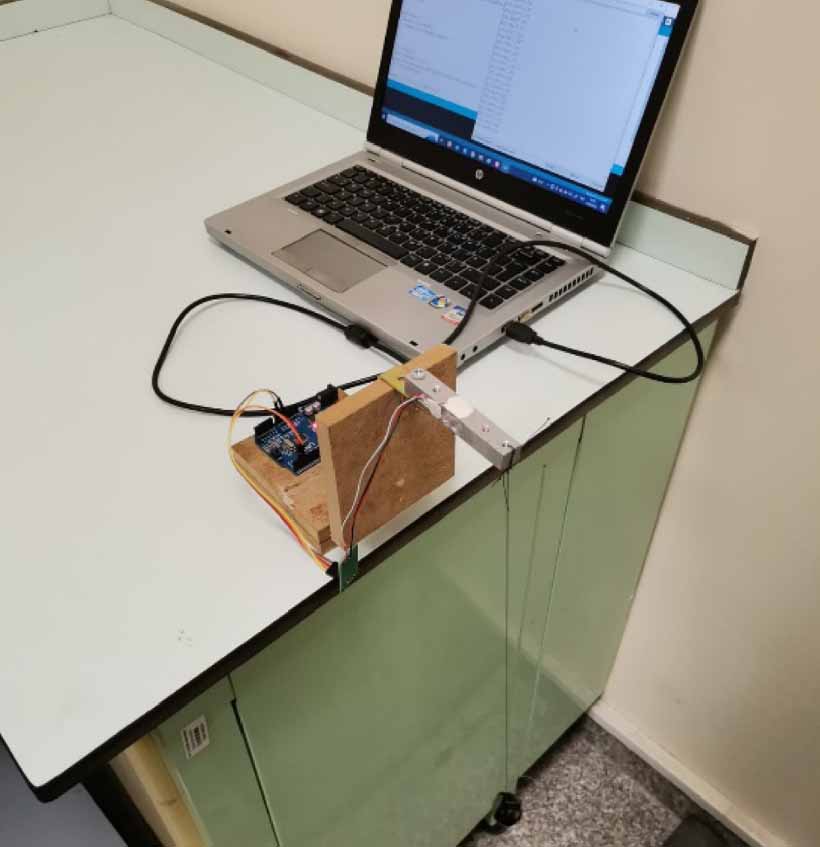 Two different experiments with the rope-attached sphere by using ...