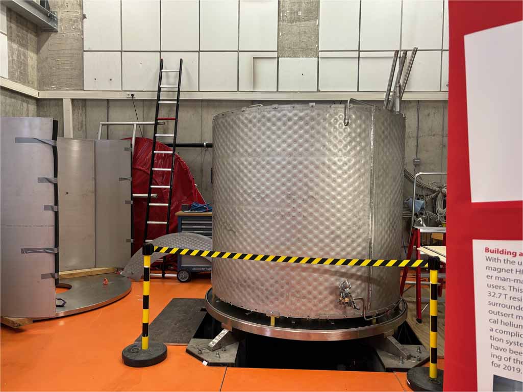 Superconducting magnet technology for the outer coils of resistive ...