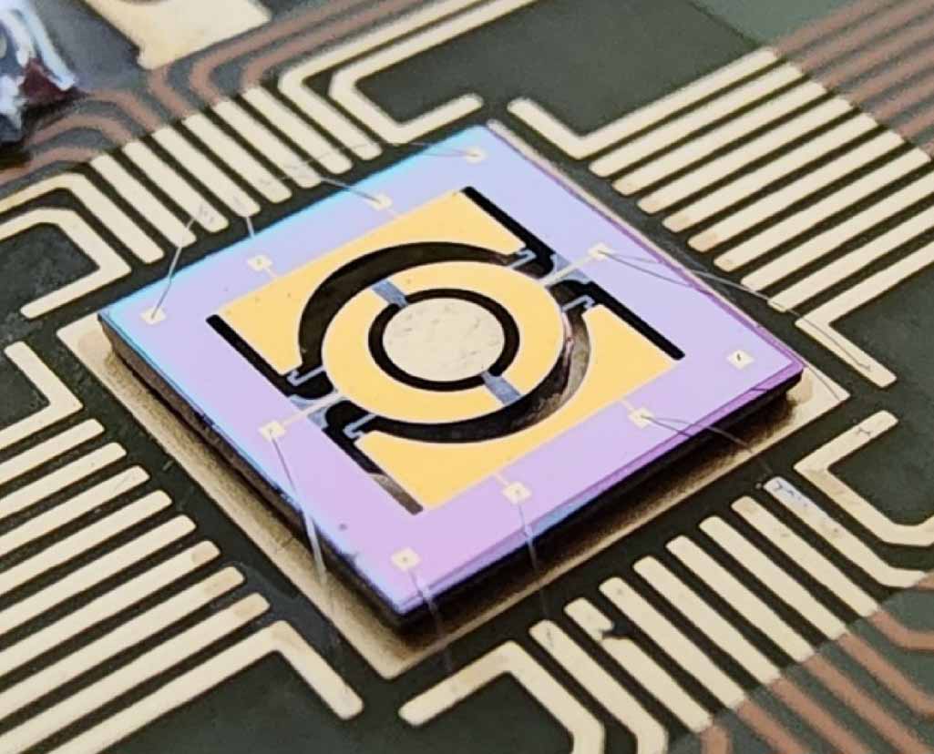 Design of bi-axial piezoelectric MEMS micro mirror with gimbal actuator ...