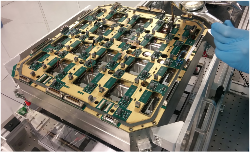 The Zwicky Transient Facility: System Overview, Performance, and First ...